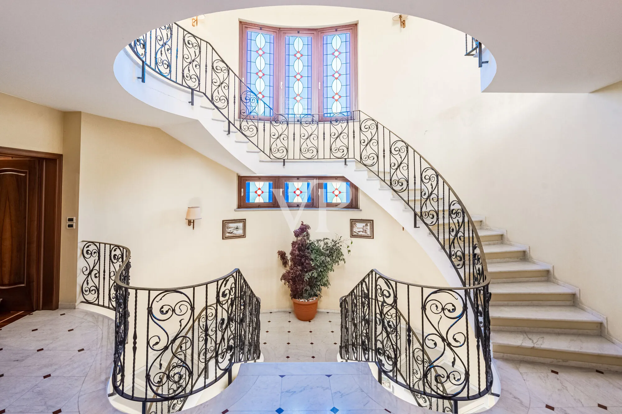 Luxuriöse Villa mit Schwimmbad in den Hügeln des Monferrato